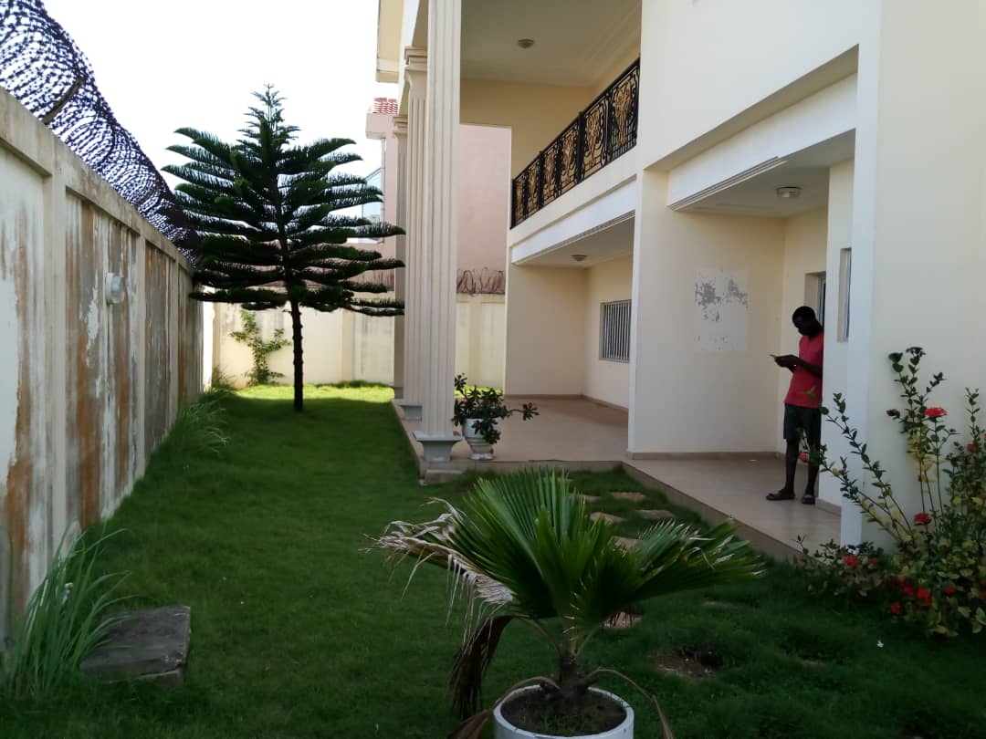 Villas Location villa 4 pièces - Lomé, cité Oua au Togo - CoinAfrique Togo
