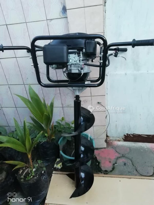 Matériel Agricole Tarière motorisé au Cameroun - CoinAfrique Cameroun